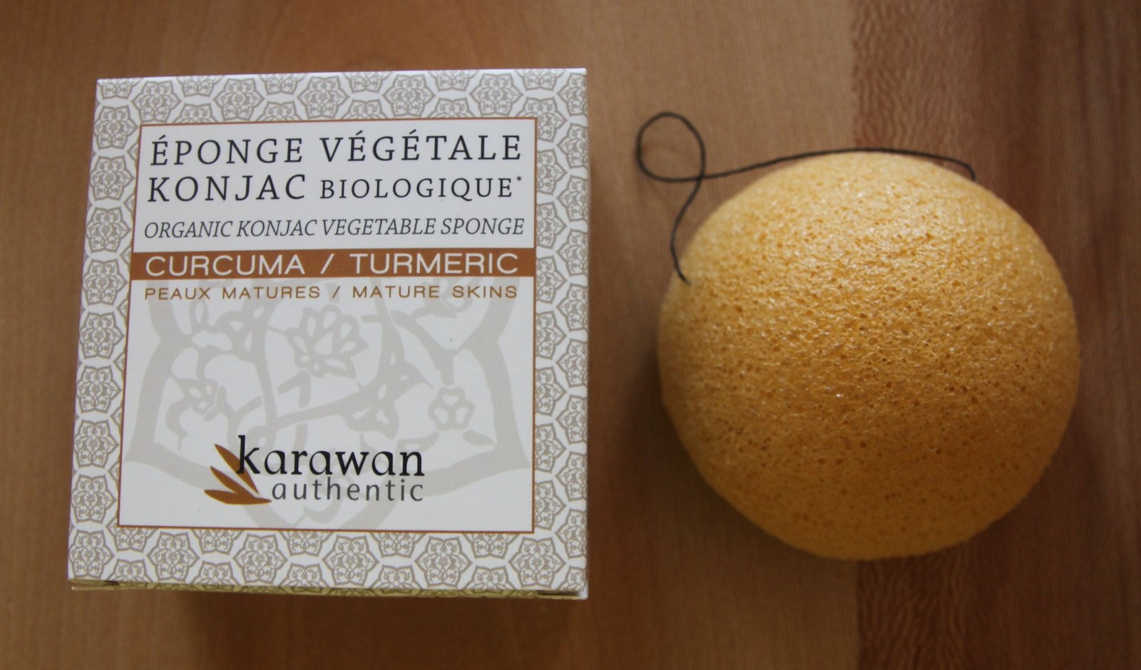 EPONGE VÉGÉTALE EN KONJAC BIO - CURCUMA